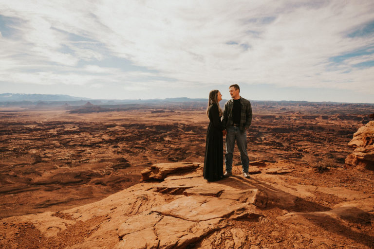 Moab Couples Photoshoot at Needles Overlook
